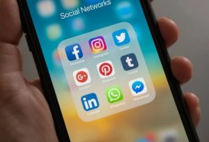 47 Symbolic Meanings of Dreaming of a Mobile Phone – DreamOmen